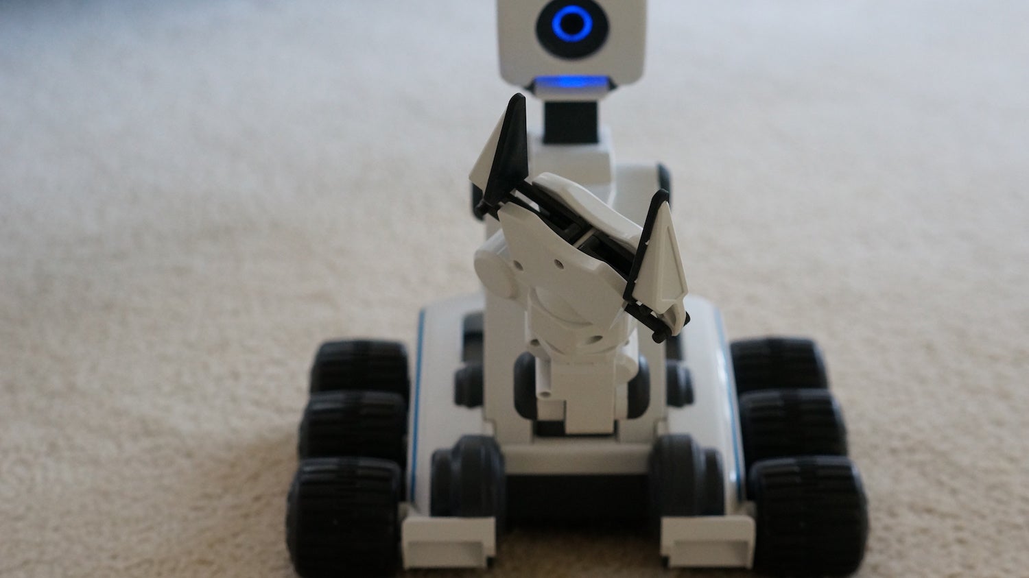 Mebo is the Interactive Robot Even Adults Want to Play With [Review]