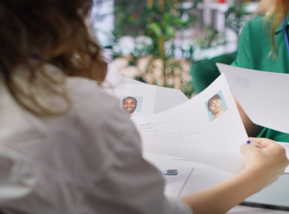 EOR vs PEO: Which Entity is Better Suited to Your Business?