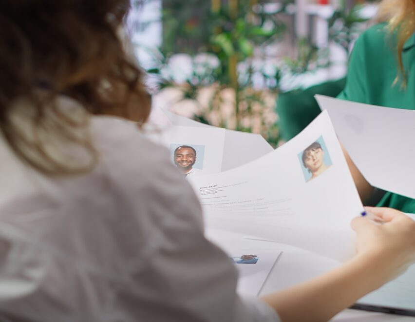 EOR vs PEO: Which Entity is Better Suited to Your Business?