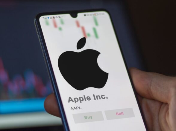 Apple Stock Plummets as Trump Threatens 25% Tariff - Tech.co