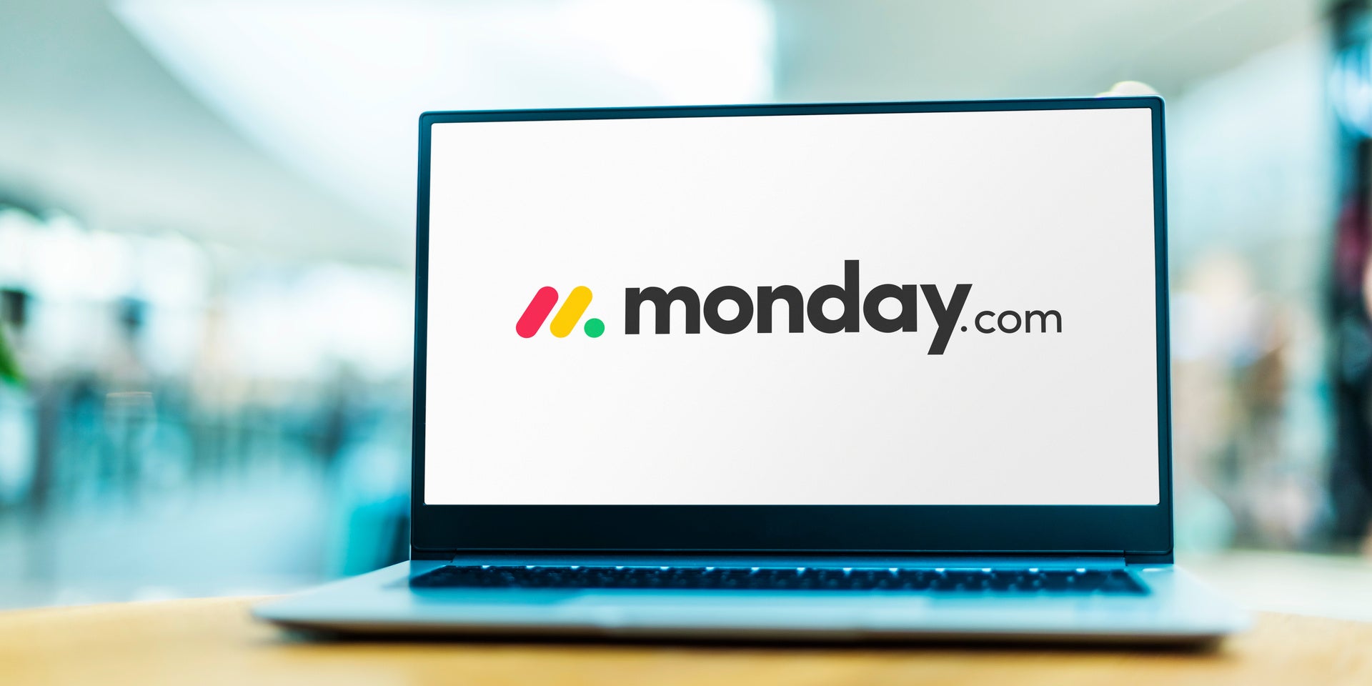 monday Work Management Review: Are the AI Features Worth It?